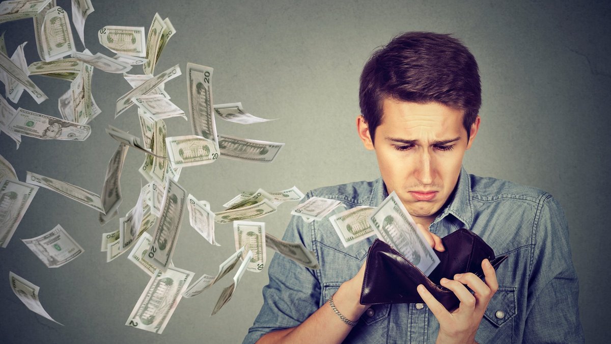 Banks Made $5.8B on Overdraft Fees -- Here's Who's Paying | The Motley Fool